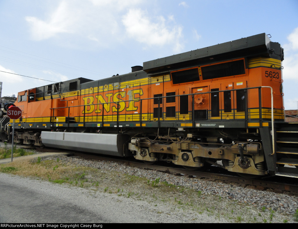BNSF 5623